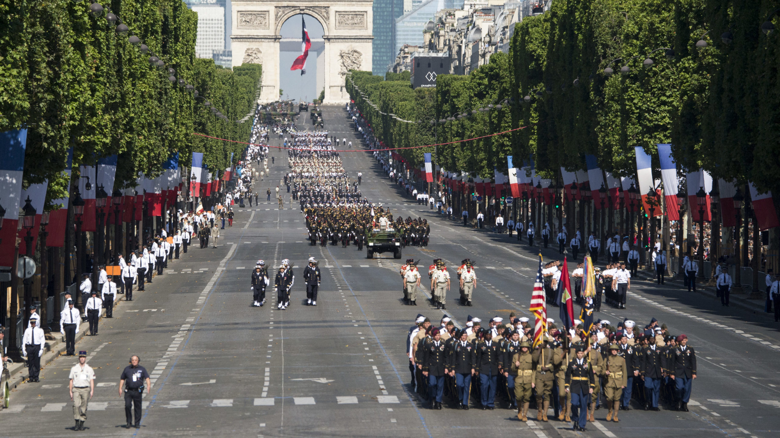 14 Juillet Les Militaires Se Rendent Compte Qu ils Ont Eu Un Jour 14 Juillet Les Militaires Se Rendent Compte Qu ils Ont Eu Un Jour